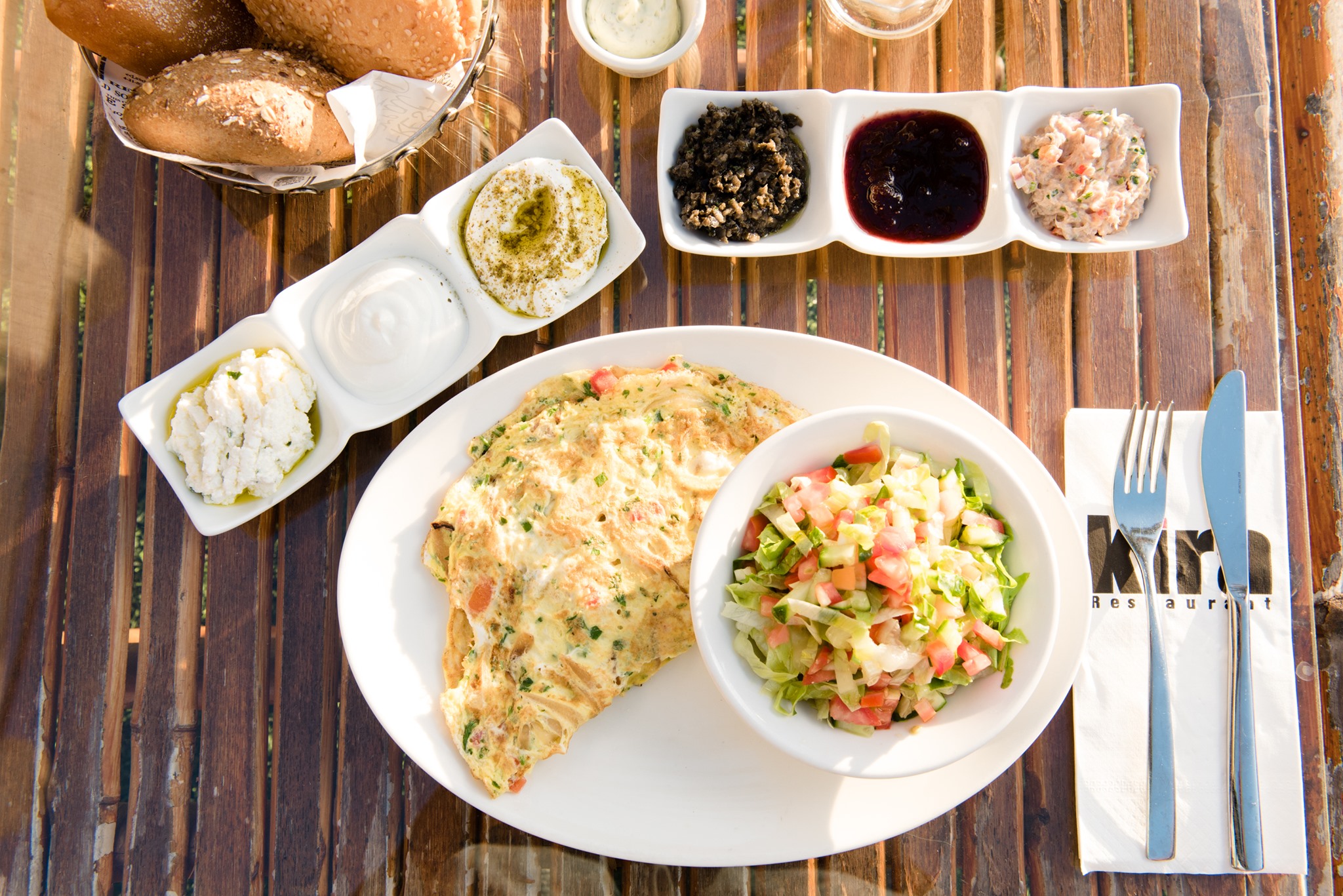 Kira | Bar & Restaurant